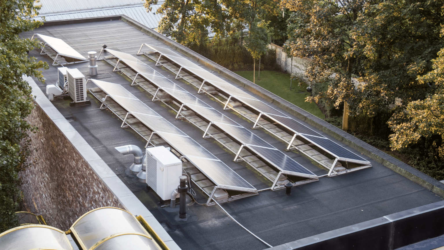 4 Common Types Of Flat Roof Materials And Which To Choose For Your Home ...